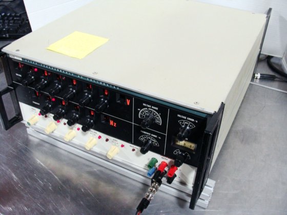 Fluke 5200A Programmable AC Voltage Calibrator - Tested, Needs ...