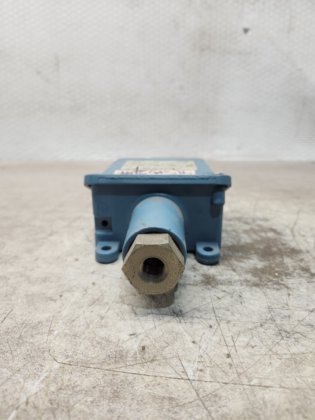 OMEGA ENGINEERING GENERAL PURPOSE PRESSURE SWITCH MODEL 109 TYPE PSW in ...