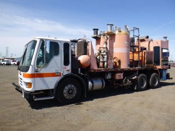 2002 Freightliner MB Longline Thermo Stripe in North Carolina, USA