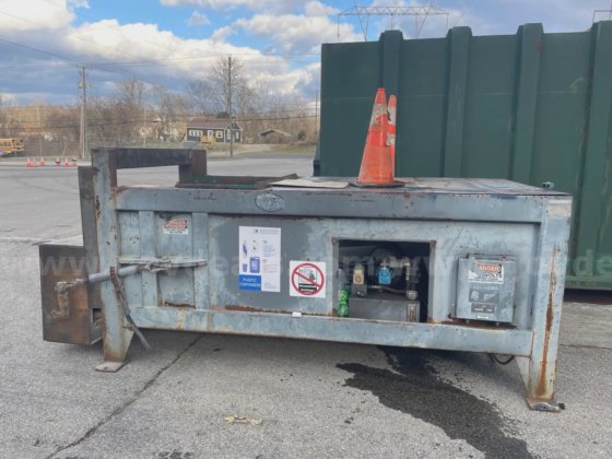 3 YARD TRASH COMPACTOR BAD HYDRAULIC in Knoxville, TN, USA