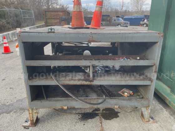 3 YARD TRASH COMPACTOR BAD HYDRAULIC in Knoxville, TN, USA