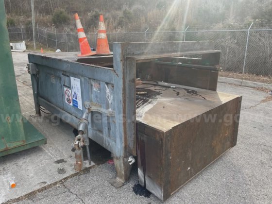3 YARD TRASH COMPACTOR BAD HYDRAULIC in Knoxville, TN, USA