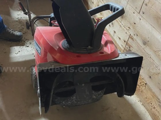 Snapper 8 hp Snow Blower in Storm Lake, IA, USA