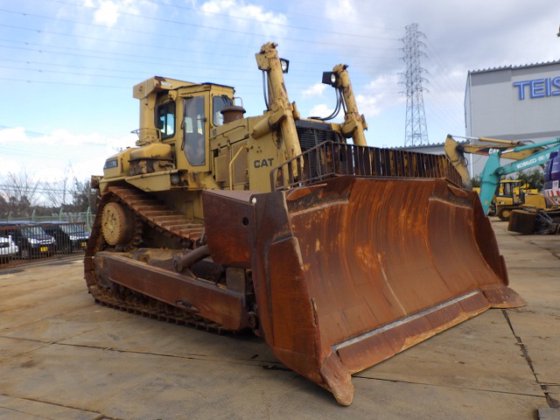 1988 CAT D10N in Yokohama, Kanagawa, Japan
