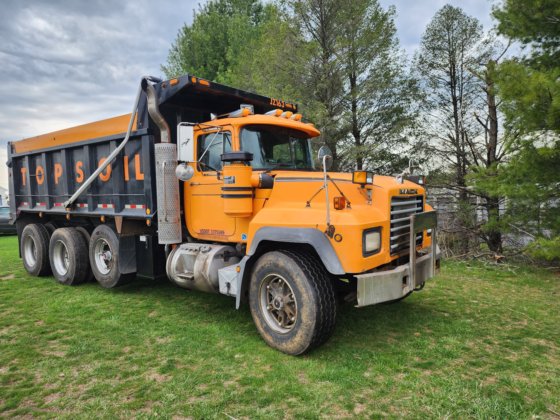1995 MACK RD688S in Spring City, PA, USA