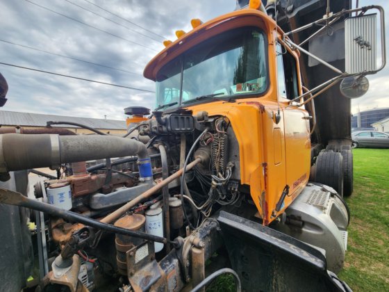 1995 MACK RD688S in Spring City, PA, USA
