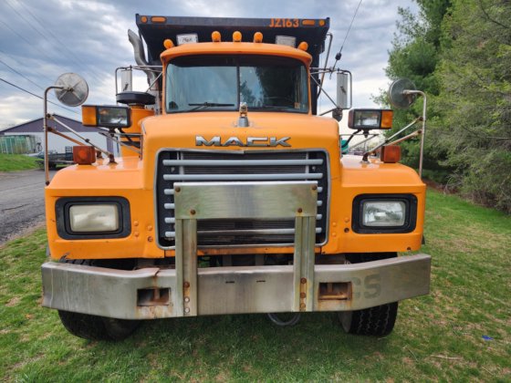 1995 MACK RD688S in Spring City, PA, USA