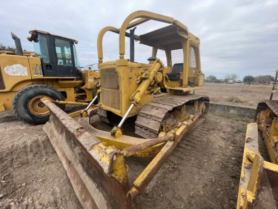1980 CATERPILLAR D7G DOZER OPEN CAB in Miami, FL, USA