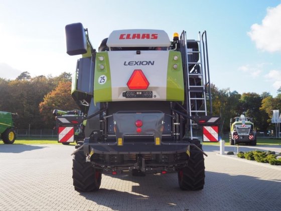 2022 Combine CLAAS Lexion 7500 2022 DEMO in Dolna Oryahovitsa, Bulgaria