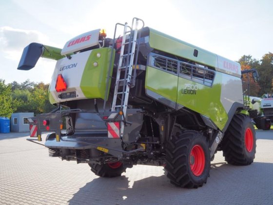 2022 Combine CLAAS Lexion 7500 2022 DEMO in Dolna Oryahovitsa, Bulgaria