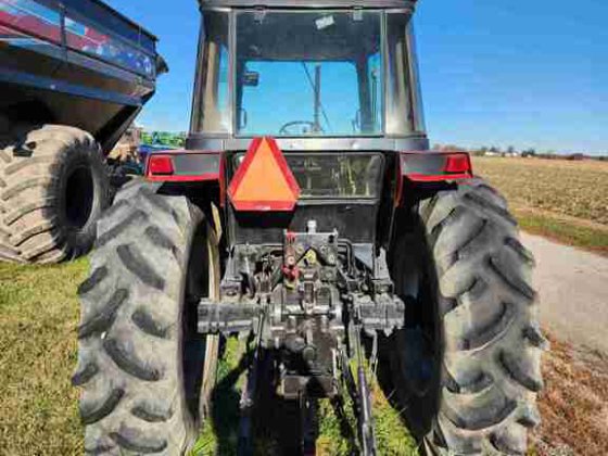 1988 Case IH 885XL in Petersburg, IL, USA