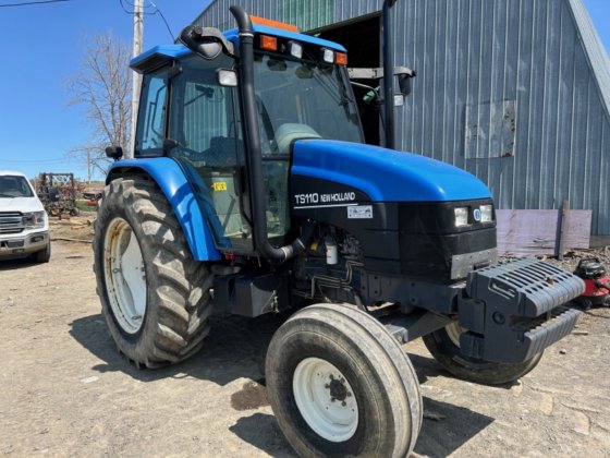 2001 Tractor | New Holland Share in Matane, Quebec, Canada