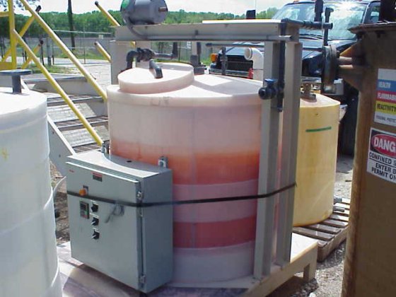 200 gallon Poly tank with mixer/agitator in Penns Grove, NJ, USA
