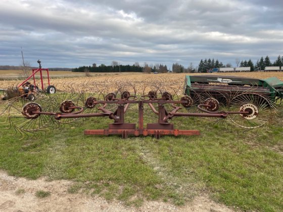 10 Wheel Rake - 3 Point Hitch in West Perth, Ontario, Canada