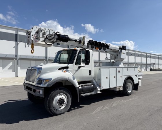 ( Low Miles ) Altec DM47 Distribution Digger Derrick in Sarasota, FL, USA