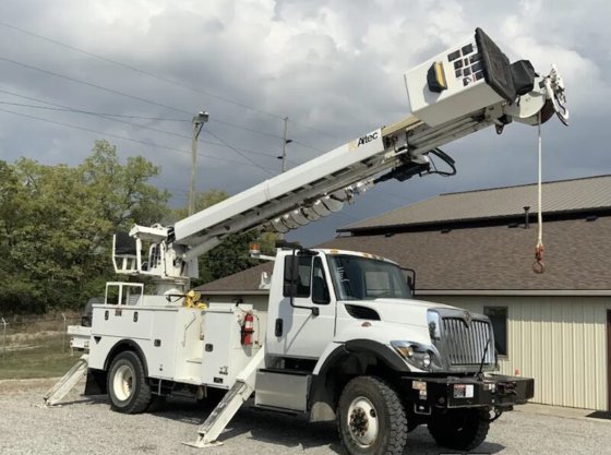 2017 Altec Digger Derrick in Sarasota, FL, USA
