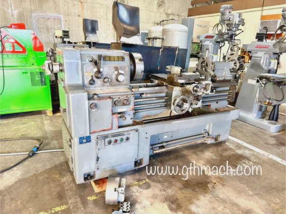 Whacheon Webb Engine Lathe 17” X 40” With KDK Tool Post with gap in ...