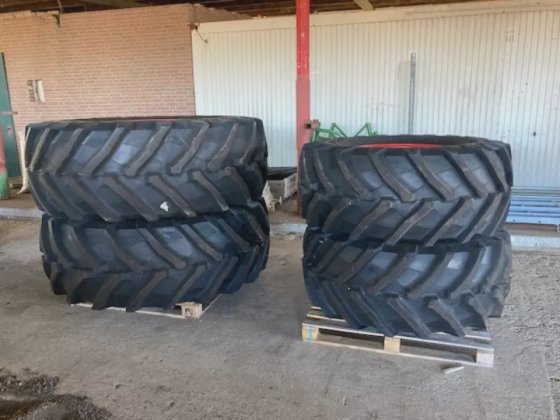 Fendt Trelleborg 650/75R38 + 600/65R in Ilsede, Lower Saxony, Germany