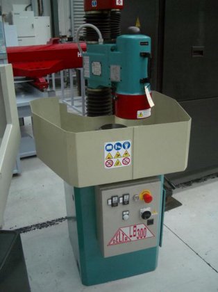 Delta LB300 Grinder in Victoria, Australia