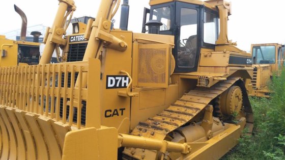 Caterpillar D7H Dozers in Shanghai, China