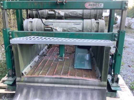 DERRICK DEWATERING SCREEN WITH CYCLONE SYSTEM in British Columbia, Canada
