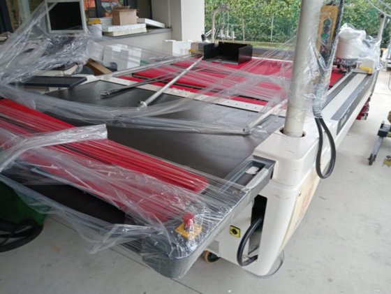 2002 Automatic cutting machine Lectra, contact me in Bisceglie, Apulia ...
