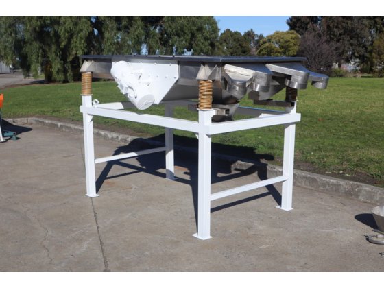 Maseto LARGE VIBRATING VIBRATORY FEEDER SIEVE SHAKER TABLE SEPARATOR in ...