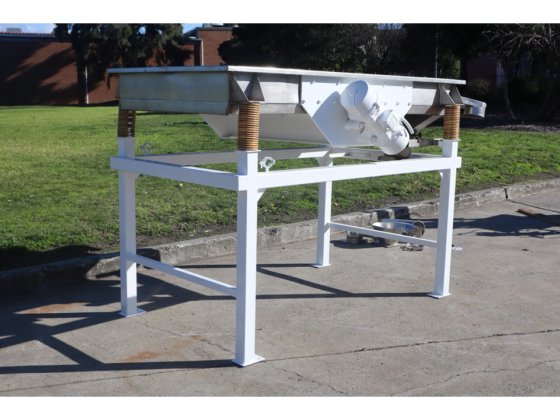 Maseto LARGE VIBRATING VIBRATORY FEEDER SIEVE SHAKER TABLE SEPARATOR in ...