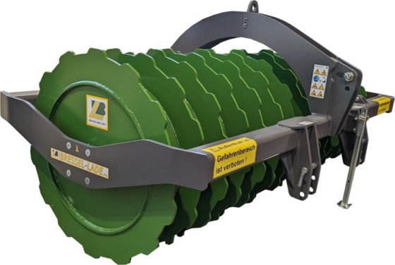 SILAGE ROLLER XL for tractors with 3 to 8tons lifting capacity in ...