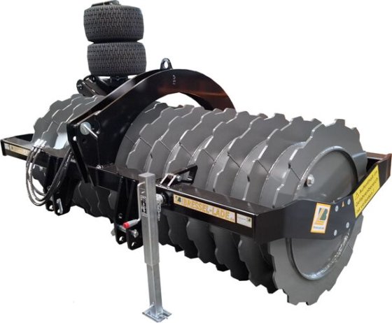 SILAGE ROLLER XL for tractors with 3 to 8tons lifting capacity in ...