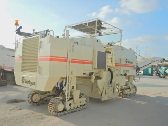 WIRTGEN 2000 VC CRAWLER in Dubai, United Arab Emirates