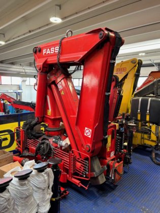 FASSI F8.2 CRANE WITH RADIO CONTROL