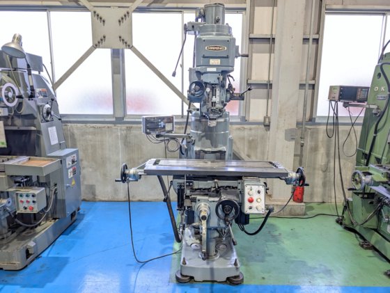 Ram type vertical milling machine Makino KVP-55 in Tokyo, Japan