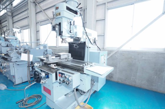 Ram type vertical milling machine NV2, Kasuga Seisakusho Co. in Tokyo ...