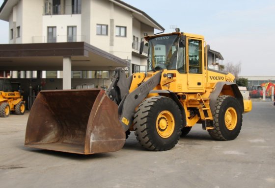 2005 Volvo L70E in Cuneo, Piedmont, Italy