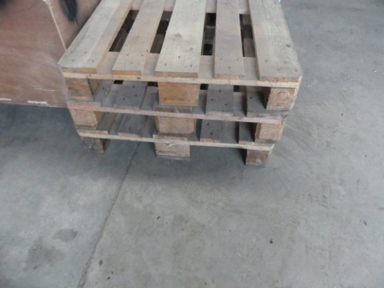12 Euro pallets in Marche-en-Famenne, Belgium