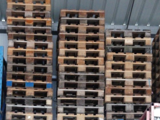 12 Euro pallets in Marche-en-Famenne, Belgium
