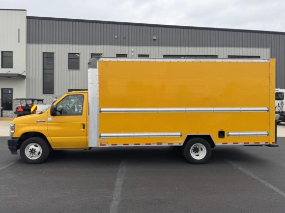 2022 Ford E-350 CUBE VAN in Rice, MN, USA