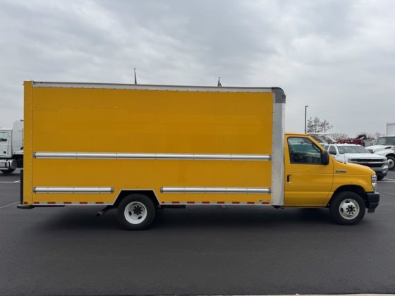 2022 Ford E-350 CUBE VAN in Rice, MN, USA