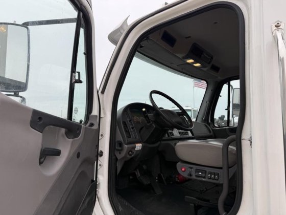 2019 Freightliner CHEVRON ROLLBACK in Rice, MN, USA