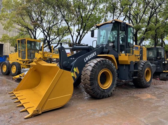 2020 secondhand Loader lw500kv 5ton loader in Shanghai, China