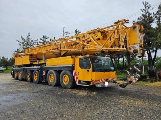 2005 Liebherr LTM 1225 in Seoul, South Korea