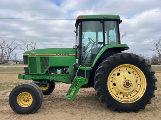 JOHN DEERE 7800 TRACTOR in Hazlehurst, GA, USA