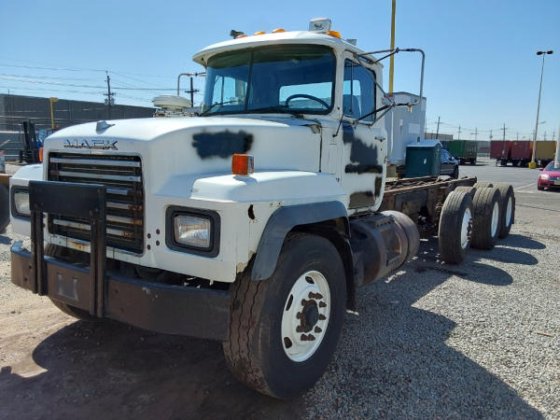 2002 MACK RD688S in Newark, NJ, USA