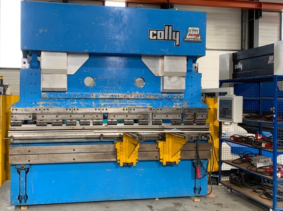 D'occasion 1972 Presse plieuse hydraulique COLLY 1406S à Paris, France