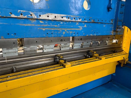 D'occasion 1972 Presse plieuse hydraulique COLLY 1406S à Paris, France