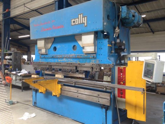 D'occasion 1972 Presse plieuse hydraulique COLLY 1406S à Paris, France