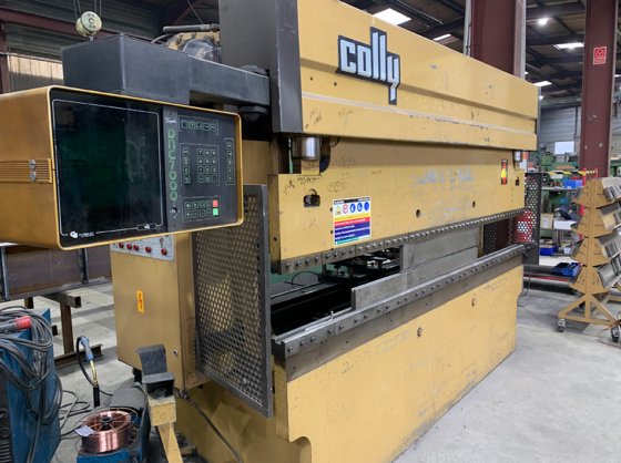 D'occasion 1988 Presse plieuse hydraulique COLLY PSG 63.30 à Paris, France