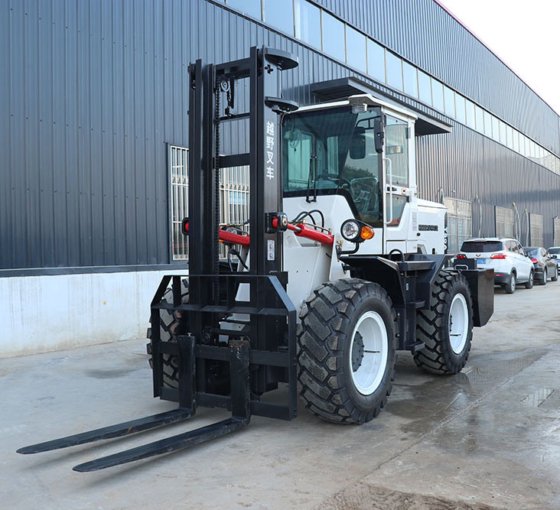 Neu Chinese 4WD All Terrain Gabelstapler 4X4 Off-Road Gabelstapler 5 ...