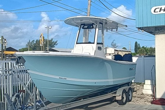 2025 Regulator 23 Center Console | 23ft in Riviera Beach, FL, USA